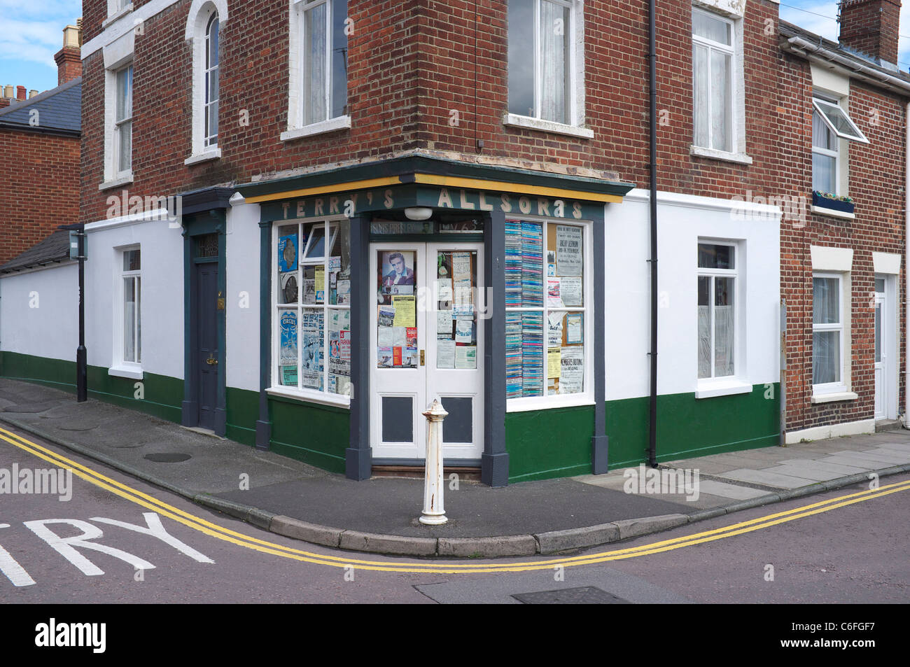 Corner shop posters hi-res stock photography and images - Alamy