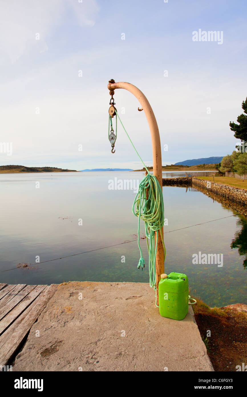 Taking the boat out of the water Stock Photo - Alamy