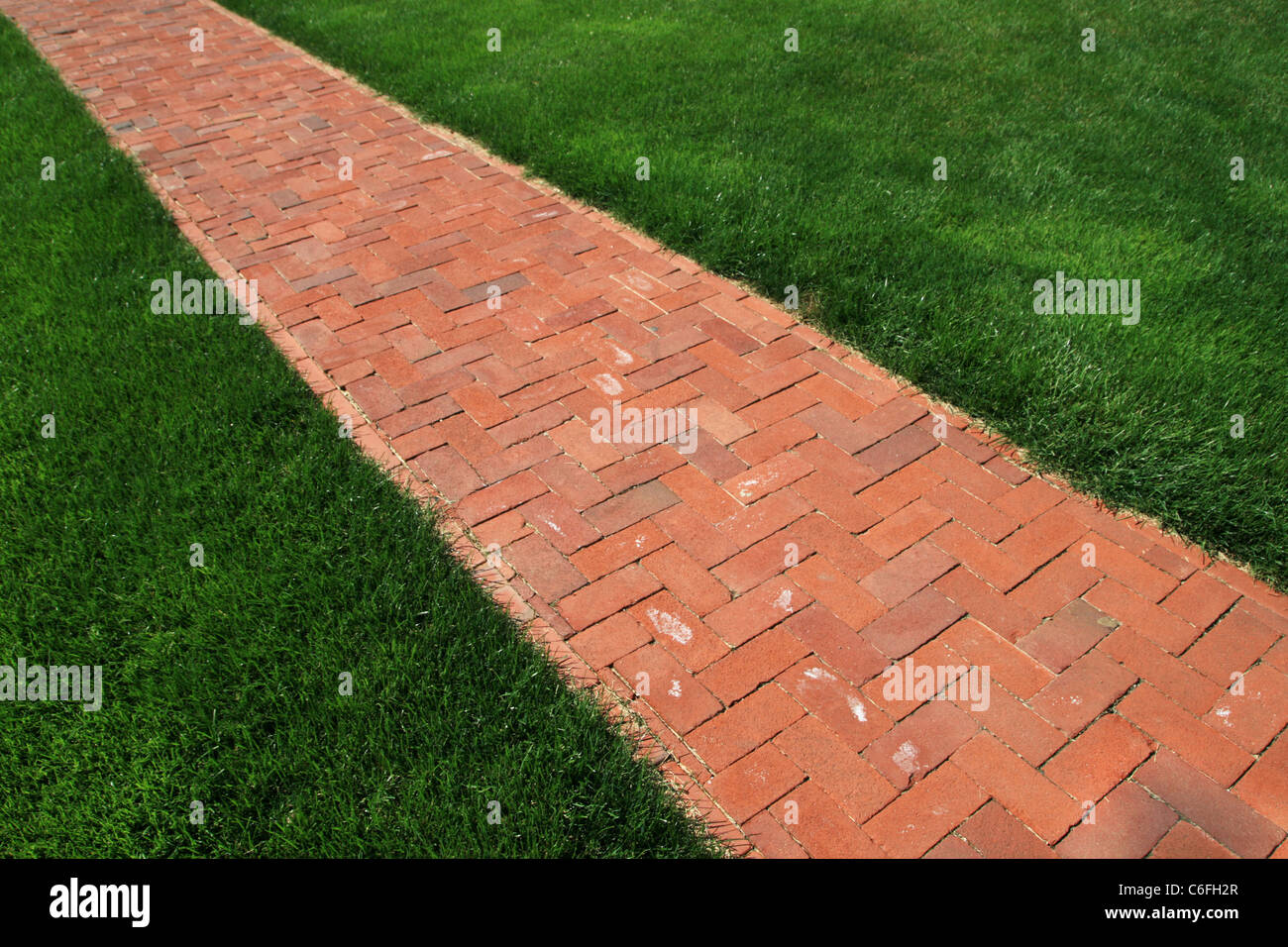 brick walkway diagonals across a green lawn Stock Photo - Alamy