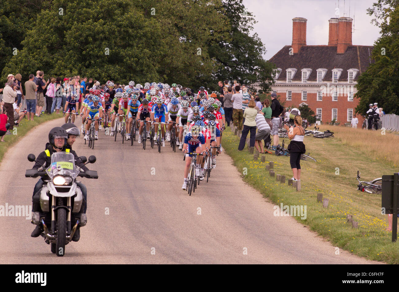 London surrey classic cycle race hi-res stock photography and images ...