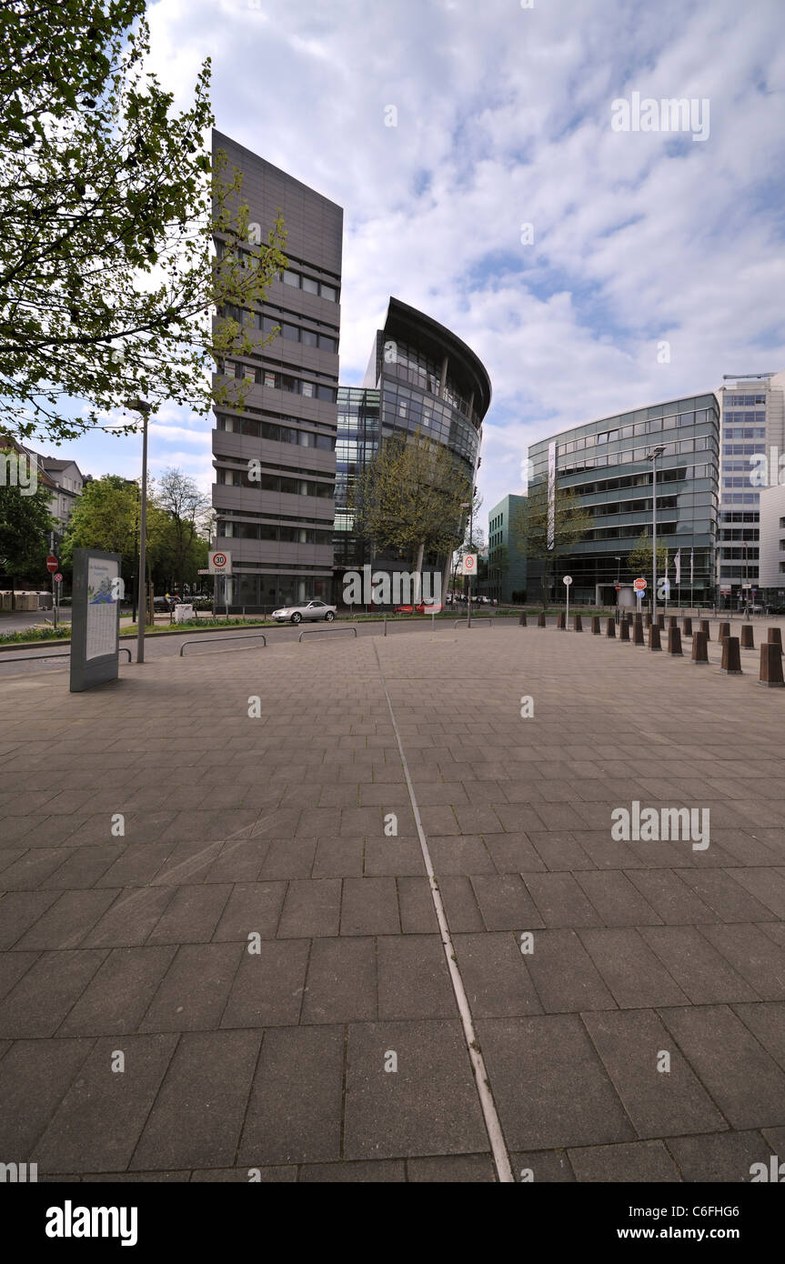Grand Bateau building. Medienhafen ("Media Harbour" architecture and ...