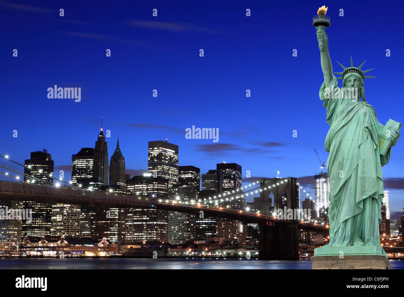 The statue of liberty night hi-res stock photography and images - Alamy