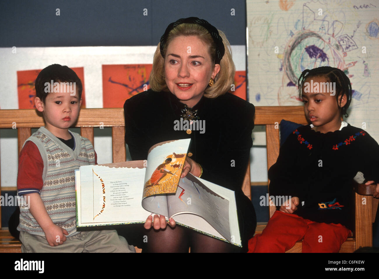 Hillary clinton reading children hi-res stock photography and images ...