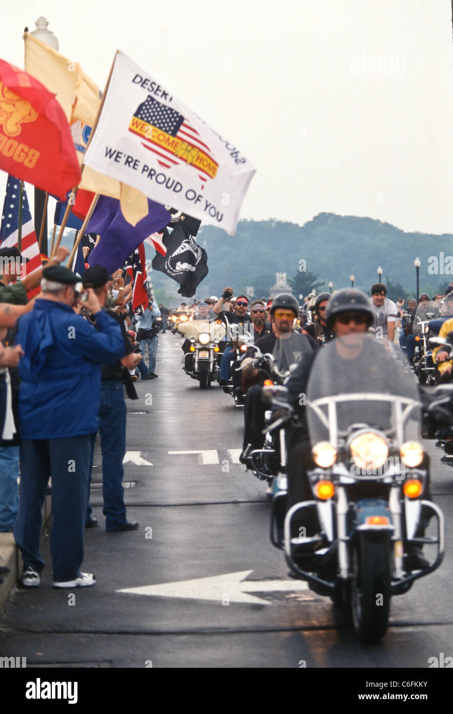 Riders in Rolling Thunder motorcycle ride to honor military veterans ...