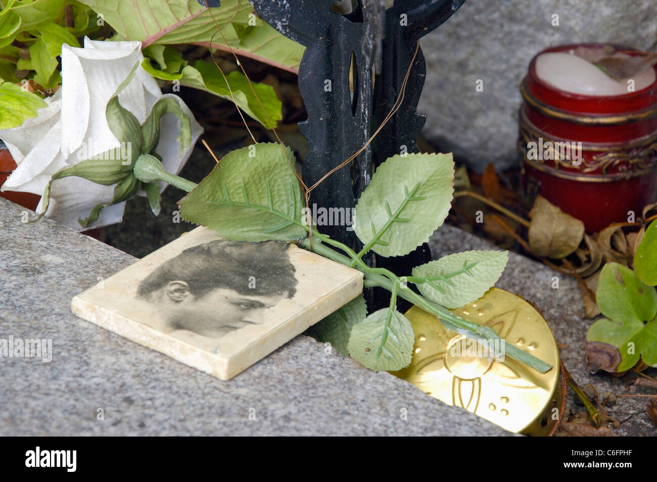 Mary Vetsera grave at the cemetery at Heiligenkreuz Stock Photo - Alamy