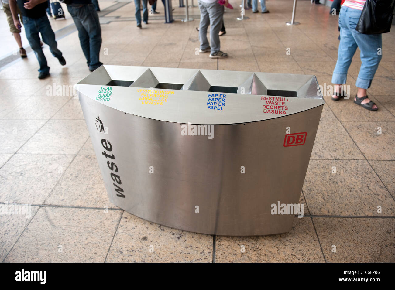 Recycling bin train station cologne hi-res stock photography and images ...