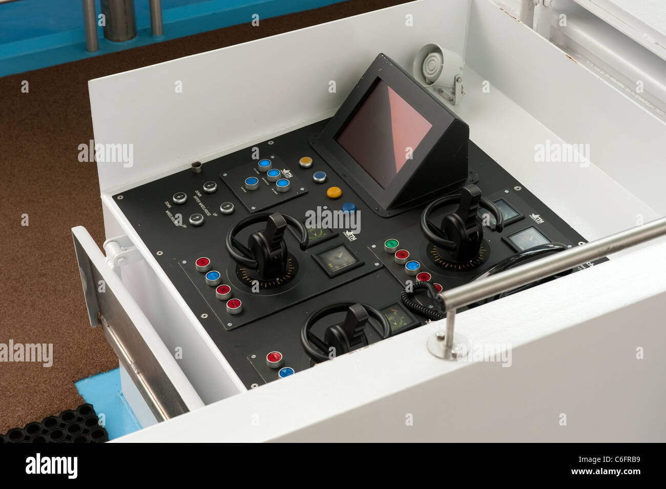 Engine controls hi-res stock photography and images - Alamy