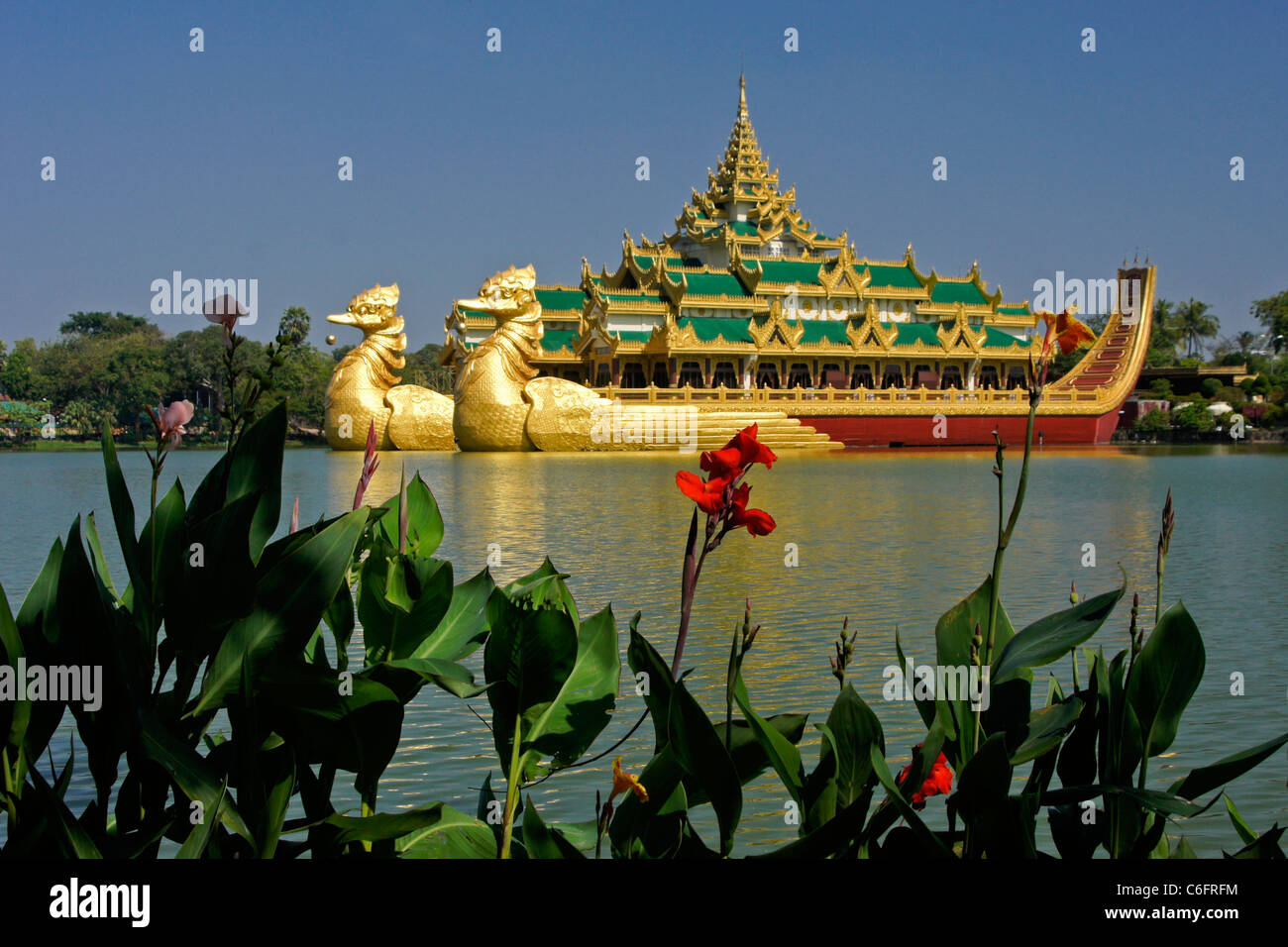 Karaweik Royal Barge Kandawgyi Lake Stock Photos & Karaweik Royal Barge ...