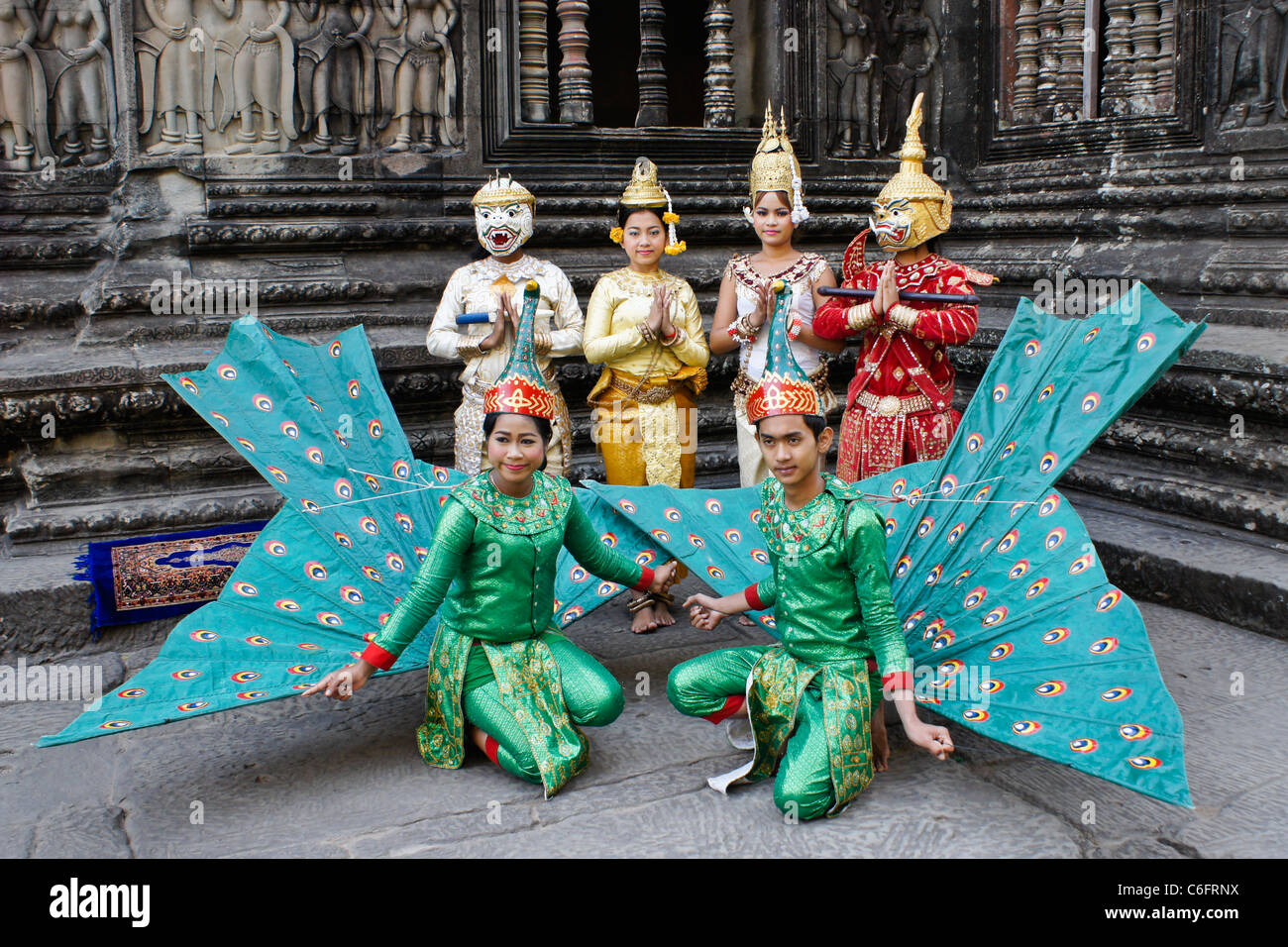 Khmer men and women hi-res stock photography and images - Alamy