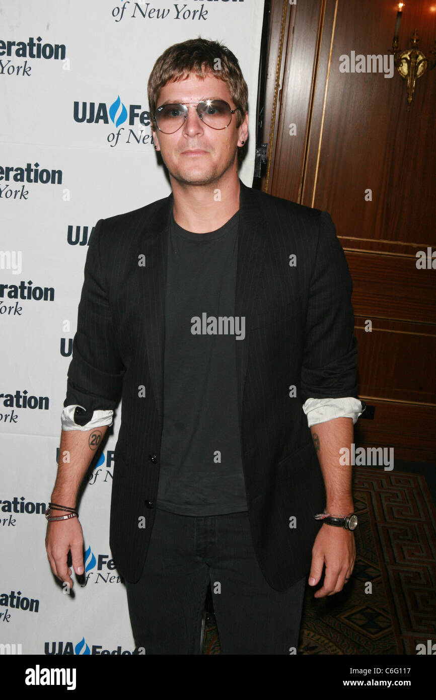 Rob Thomas UJA-Federation's 2010 Music Visionary of the Year award ...