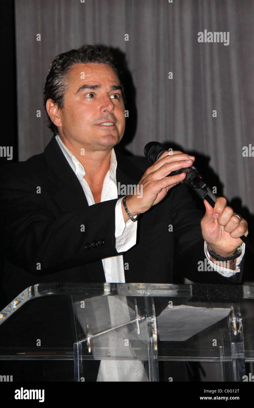 Chris knight hi-res stock photography and images - Alamy