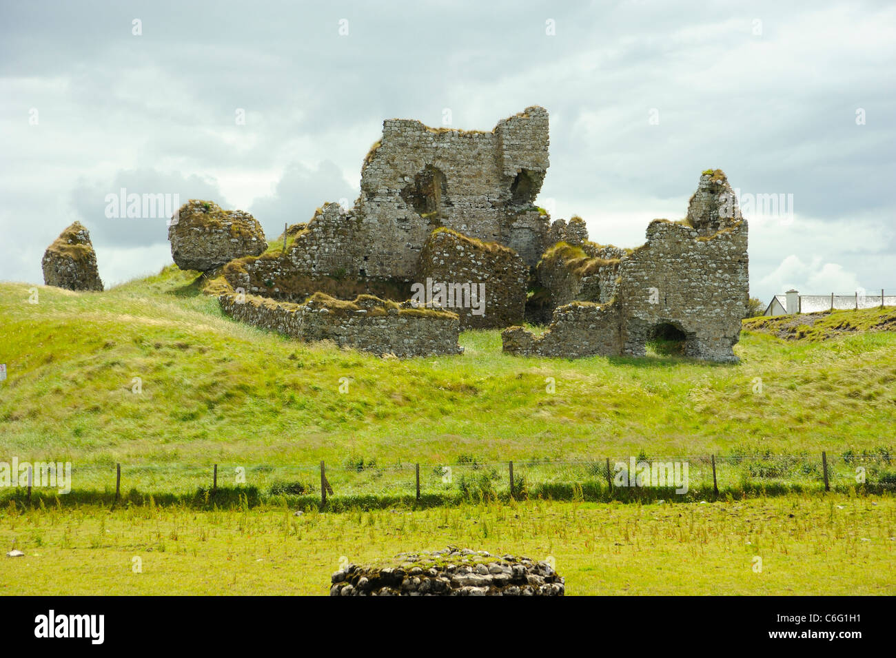 Clonmacnoise Castle Ruins Stock Photo - Alamy