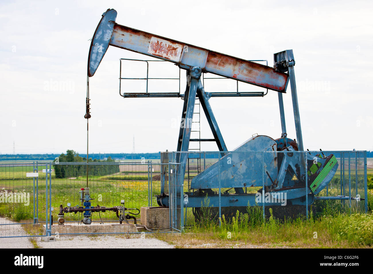 Crude oil pump hi-res stock photography and images - Alamy