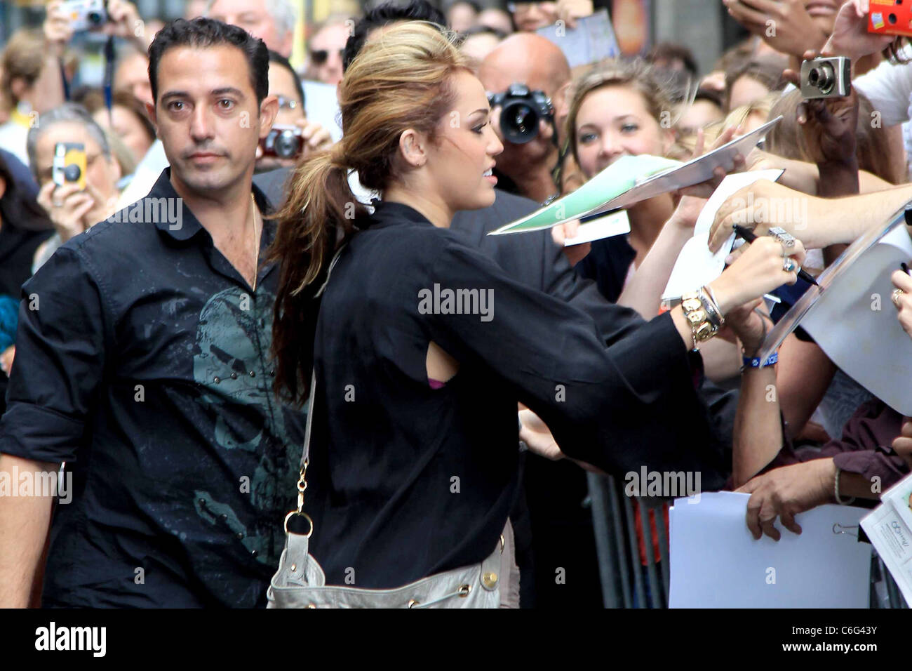 Miley Cyrus signing autographs Celebrities outside Ed Sullivan Theatre ...