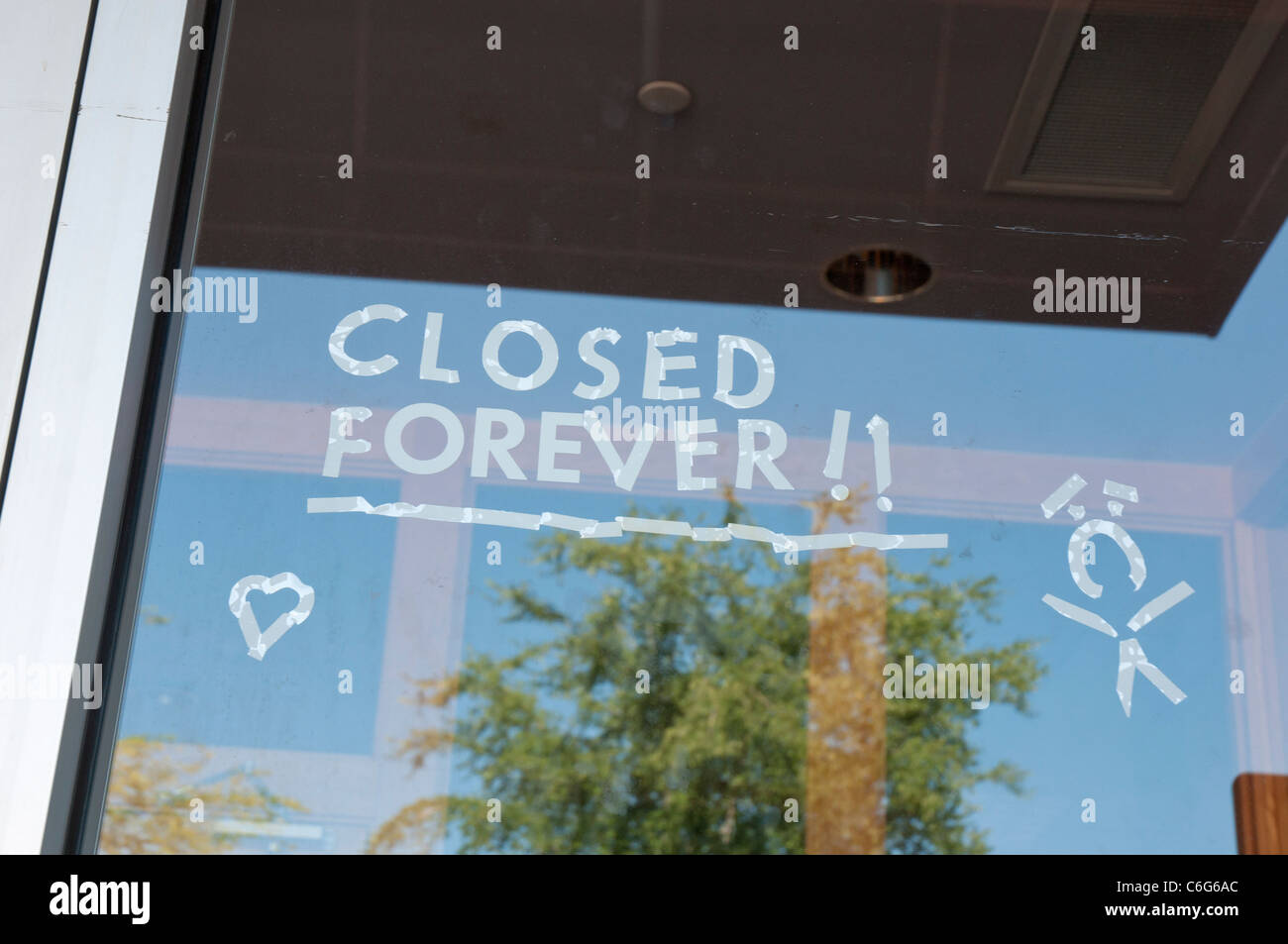 Borders Bookstore closing sign on front door Gainesville Florida Stock ...