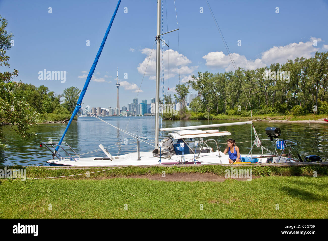 Toronto centre island boat hi-res stock photography and images - Alamy