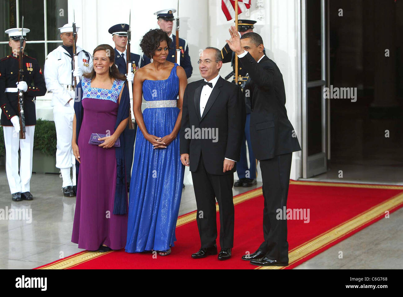 US President Barack Obama and First Lady Michelle Obama welcome Mexican ...