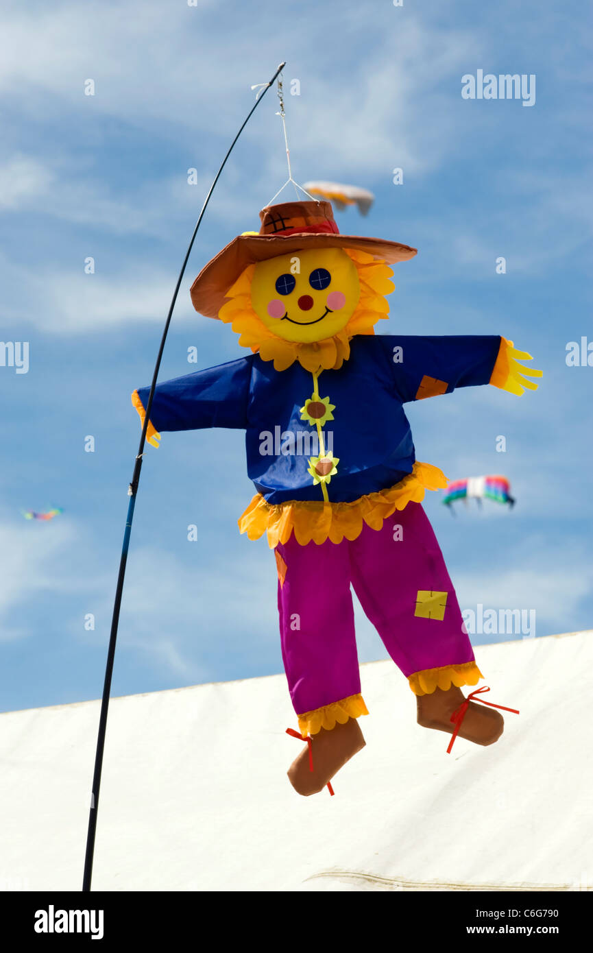 Small scarecrow hi-res stock photography and images - Alamy