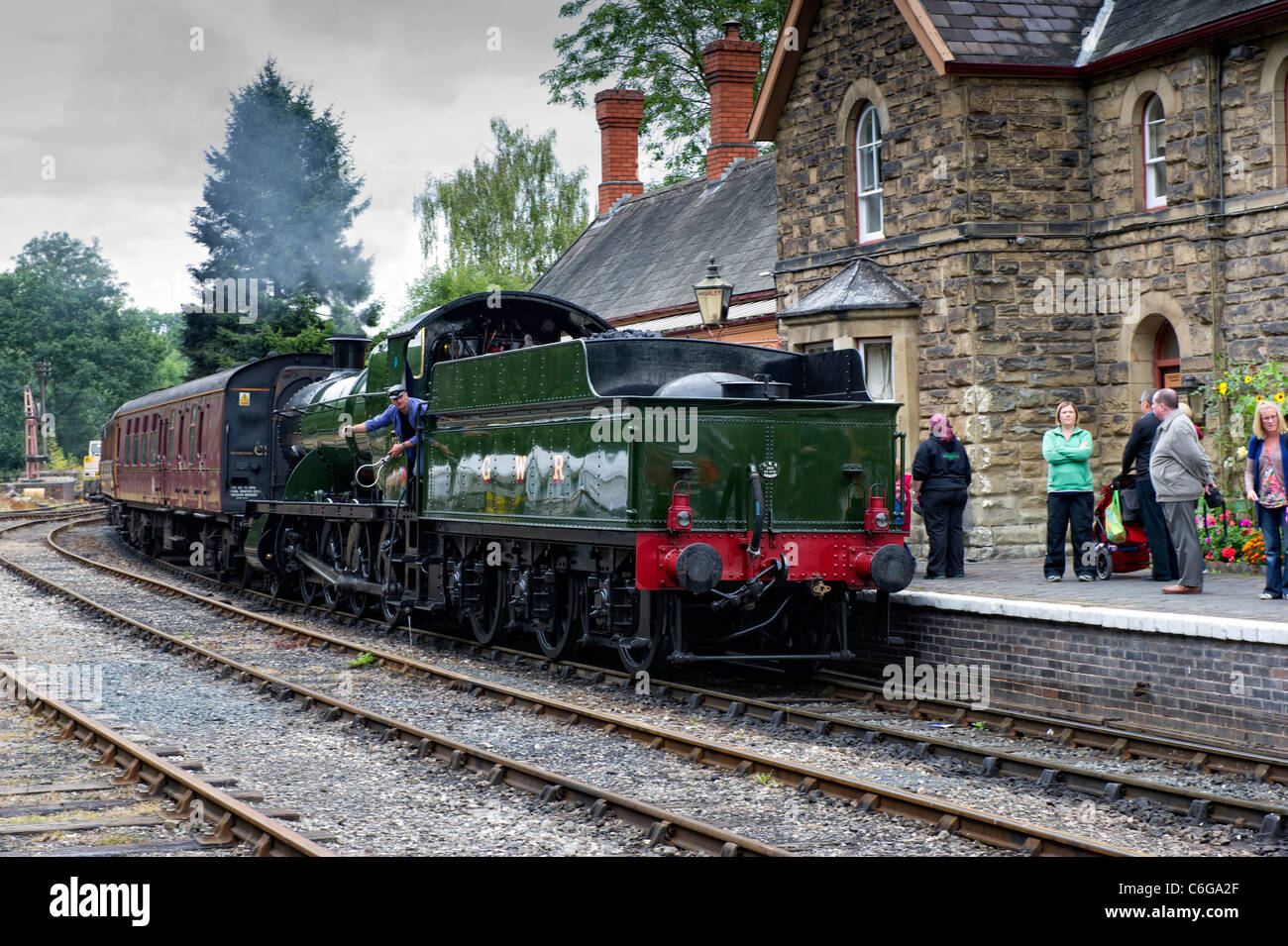 Steam locomotive in the platform at Highley Station on the Severn ...