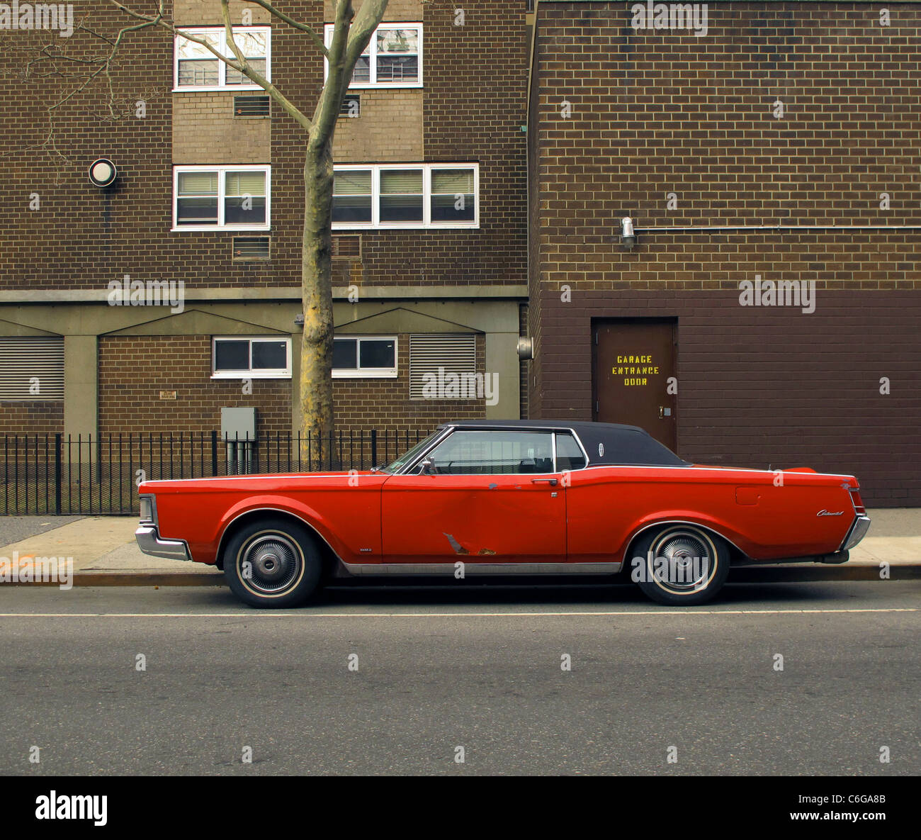 Red car hi-res stock photography and images - Alamy