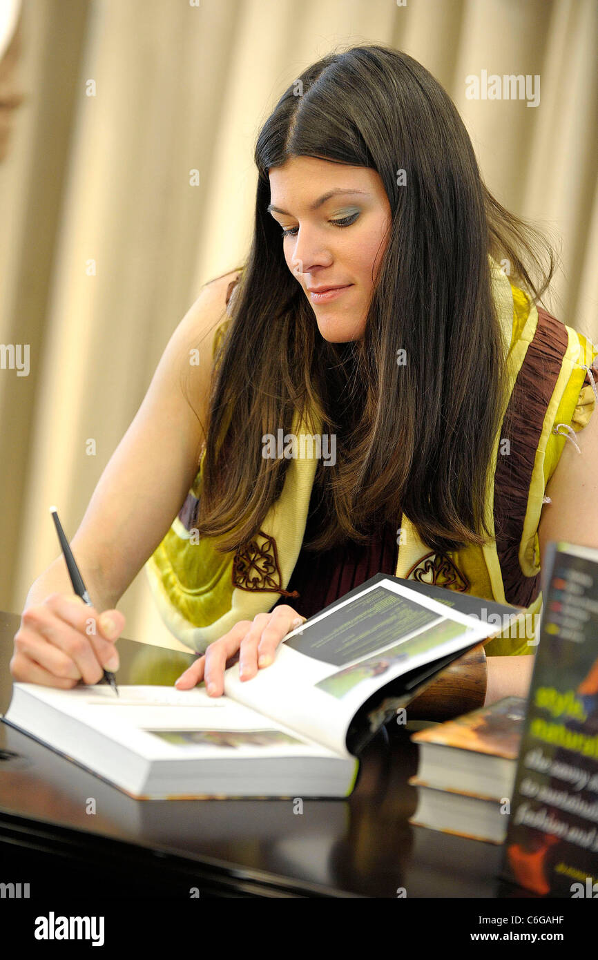 Summer rayne oakes hi-res stock photography and images - Alamy