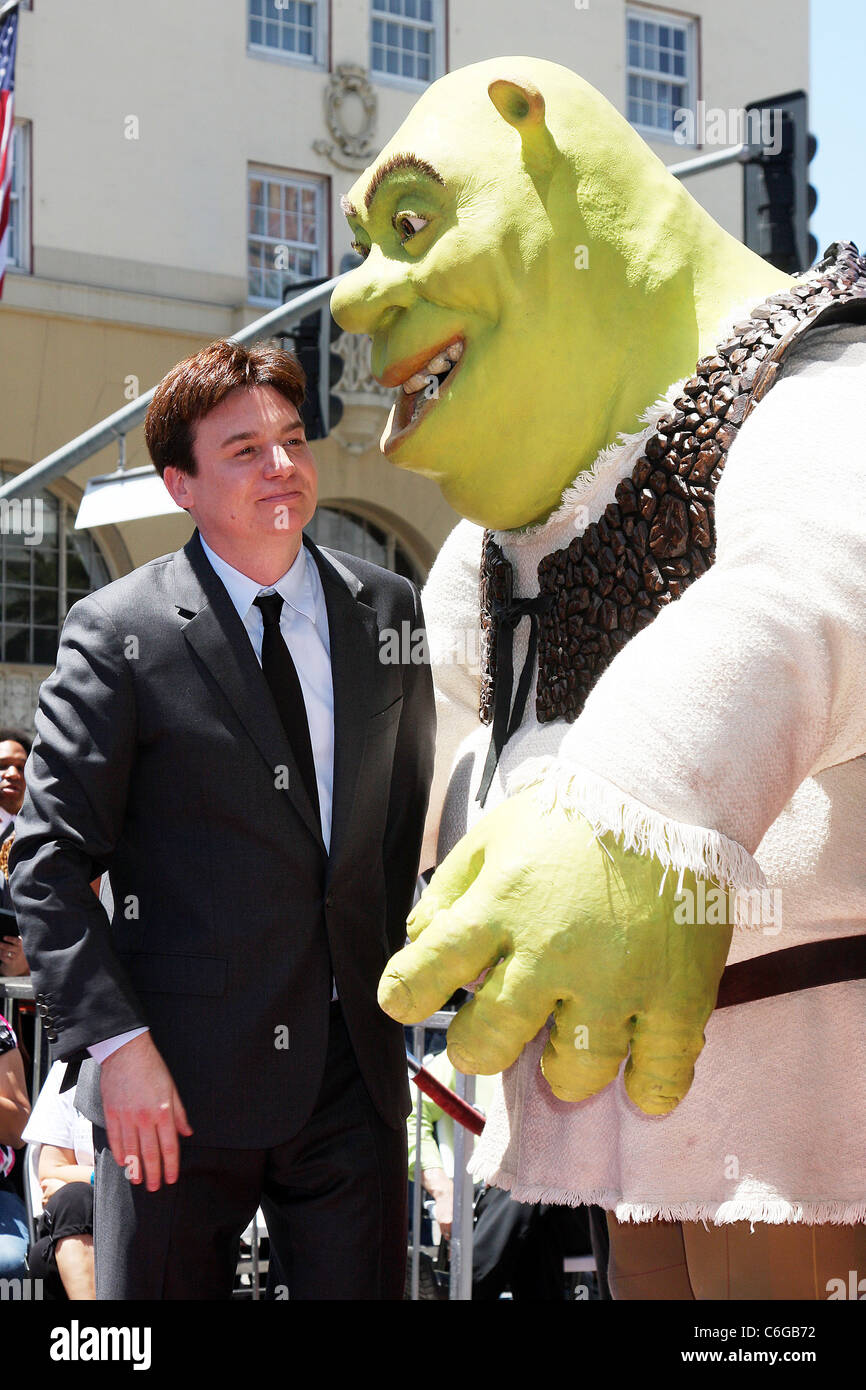 Mike Myers & Shrek Shrek honoured with the 2408th star on the Hollywood ...