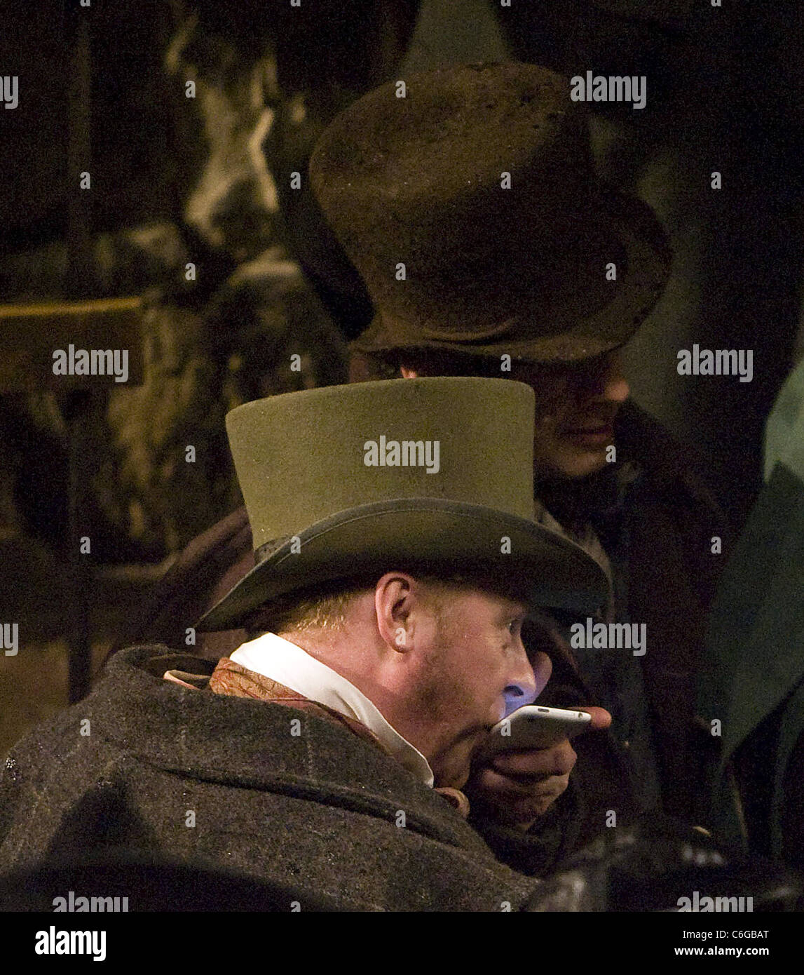 Simon Pegg plays the harmonica on his iphone Simon Pegg and Andy Serkis ...