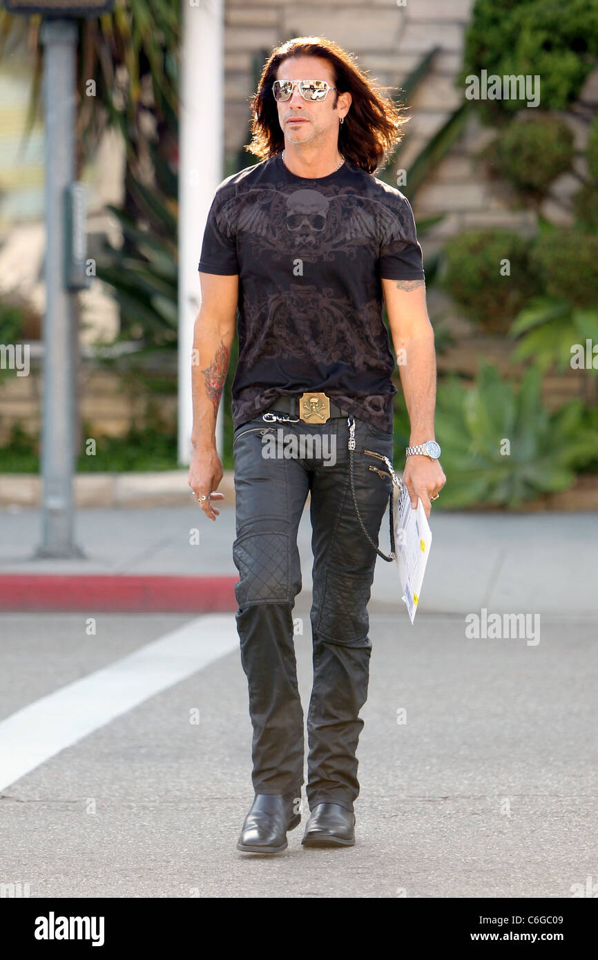 Lorenzo Lamas Leave It To Lamas Star Walking In Beverly Hills
