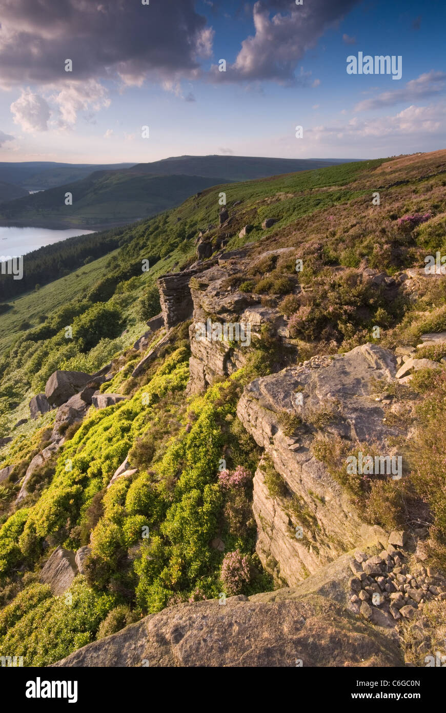 Bamford Edge in the Peak District National Park, Derbyshire, England ...
