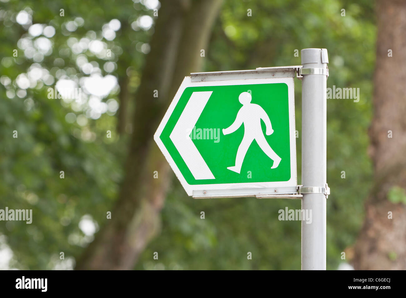 Footpath sign uk hi-res stock photography and images - Alamy