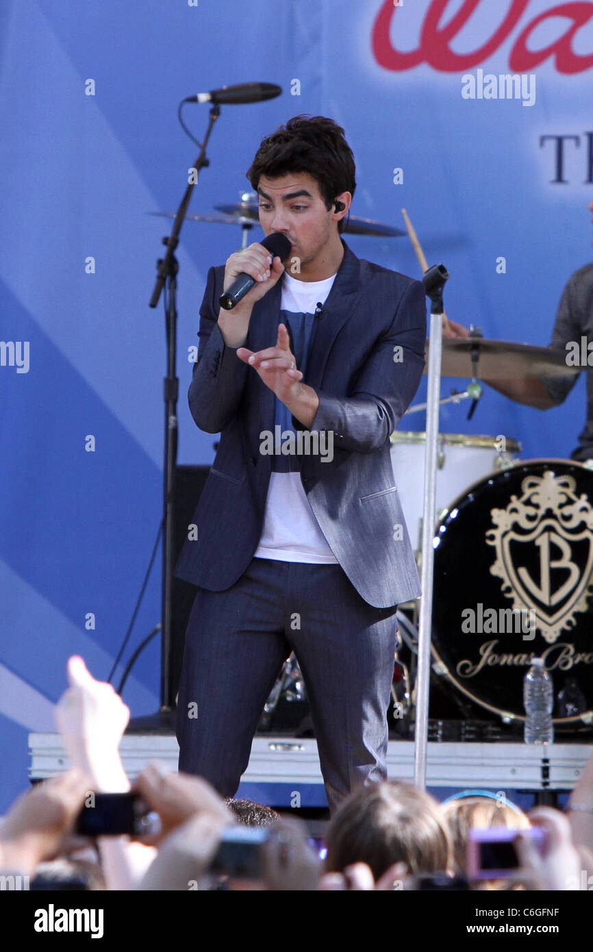 Joe Jonas The Jonas Brothers perform for ABC's 'Good Morning America ...