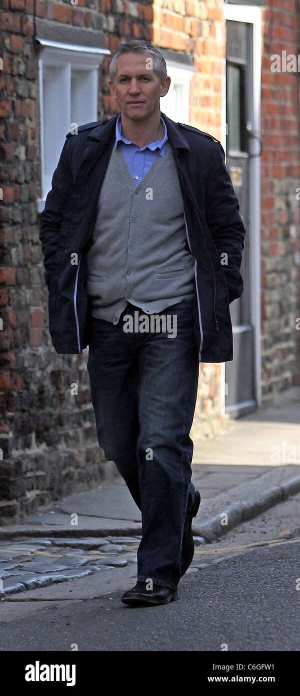 Walkers crisps gary lineker hi-res stock photography and images - Alamy