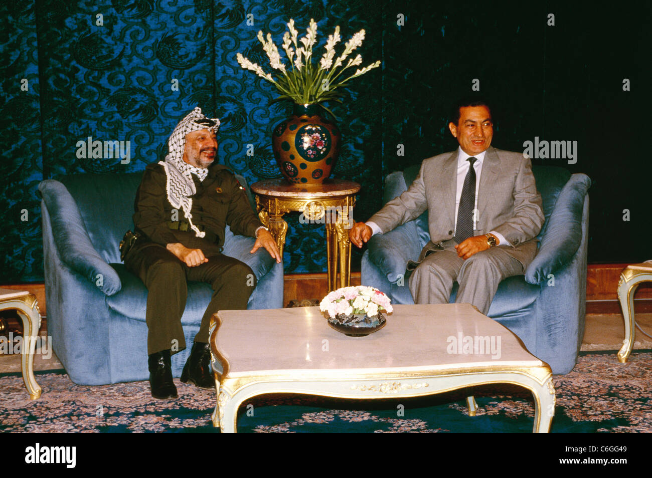 Plo chairman yasser arafat hi-res stock photography and images - Alamy