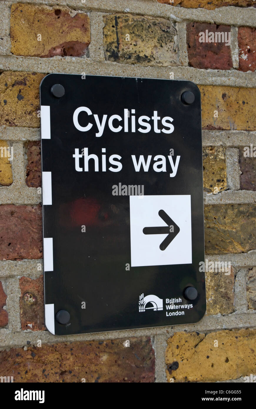 cyclists this way sign with right pointing arrow, at brentford lock ...