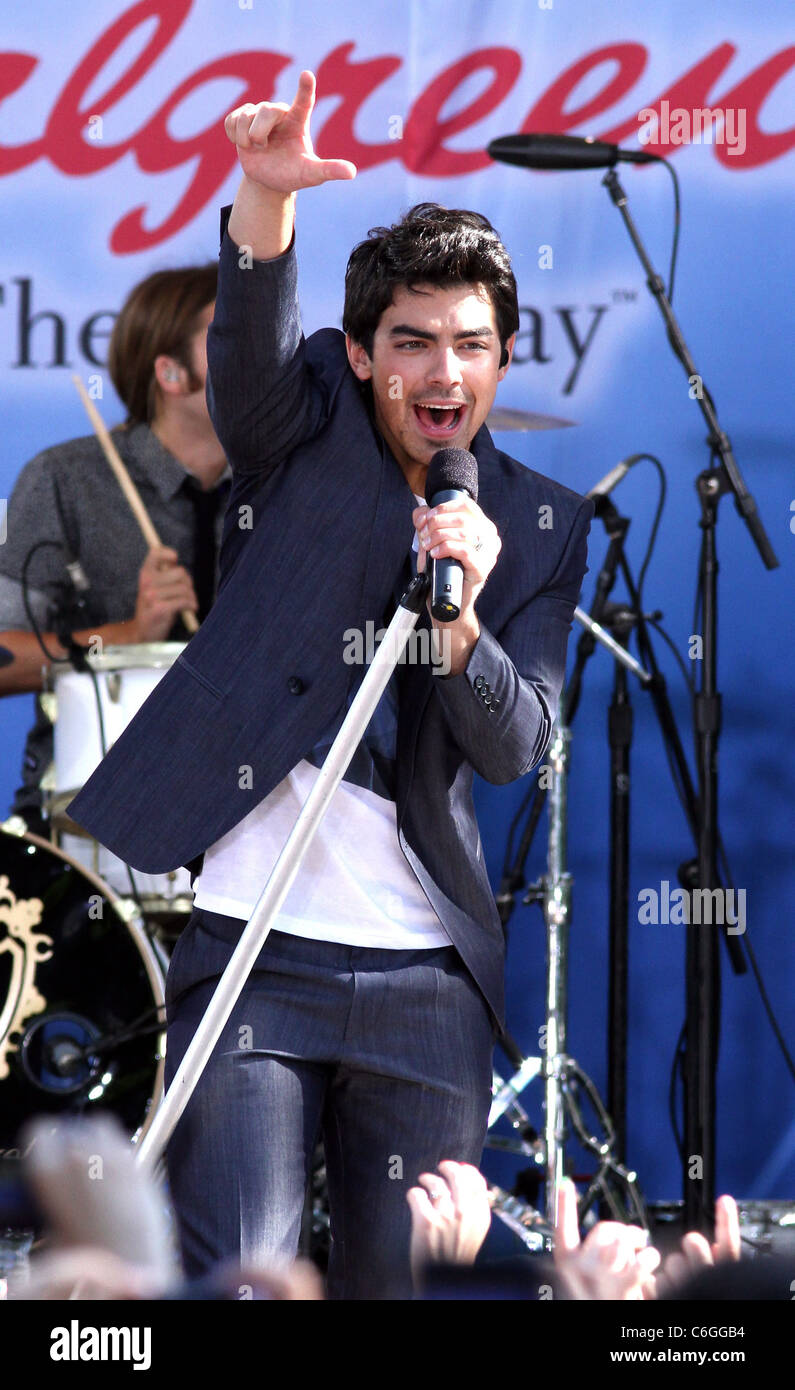 Joe Jonas The Jonas Brothers perform for ABC's 'Good Morning America ...