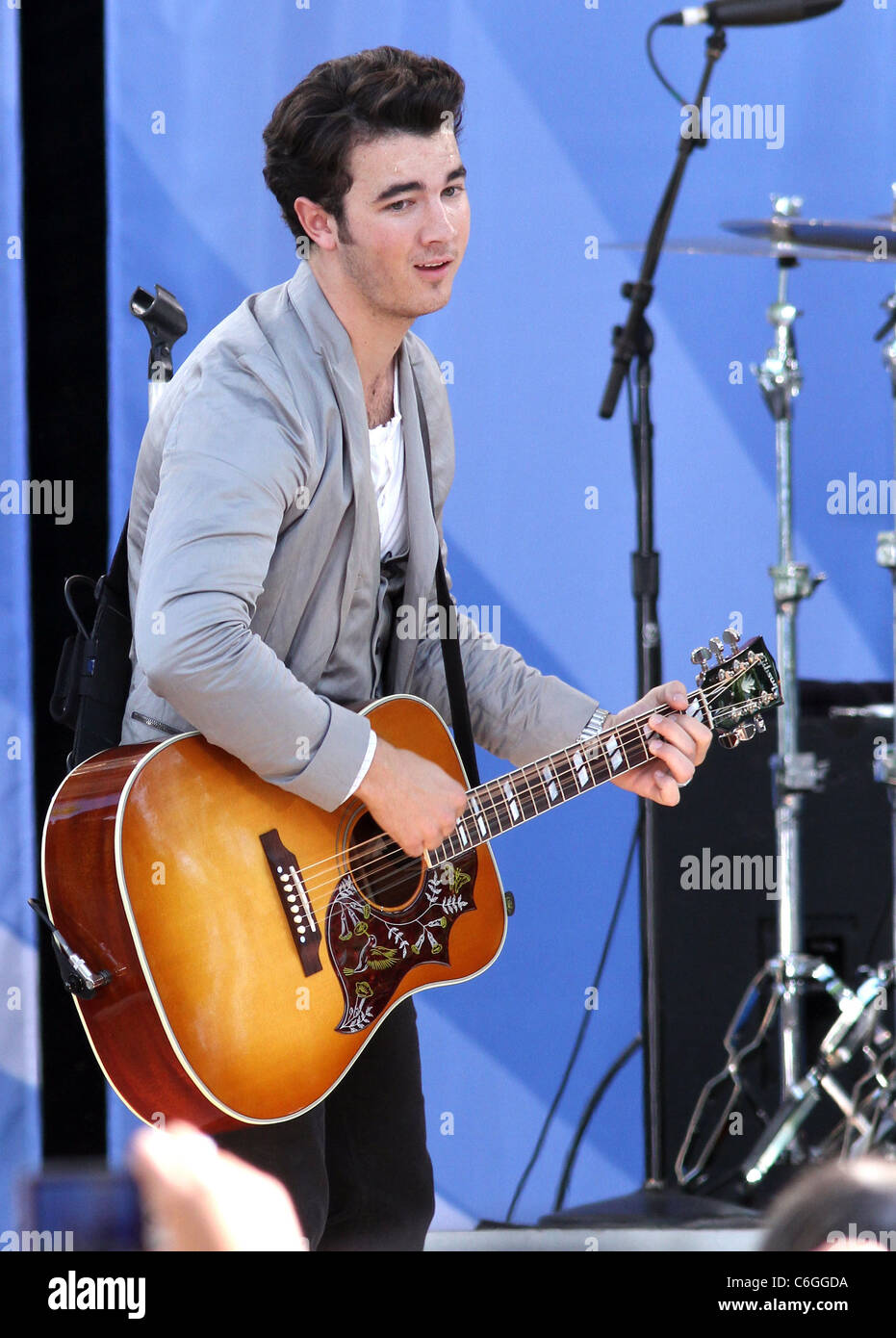 Kevin Jonas The Jonas Brothers perform for ABC's 'Good Morning America ...