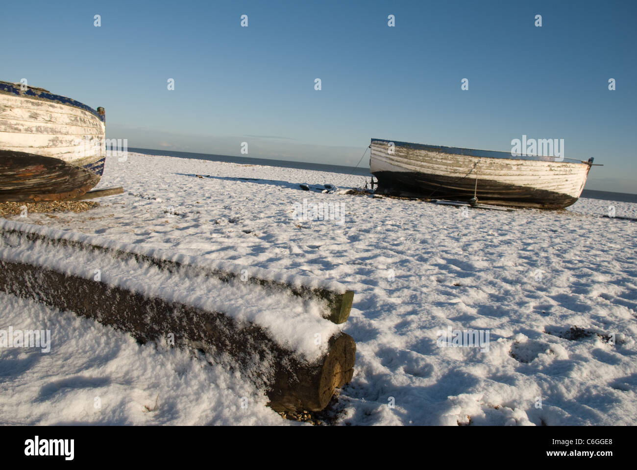 Fishing Boats on Aldeburgh Beach covered in snow Stock Photo - Alamy