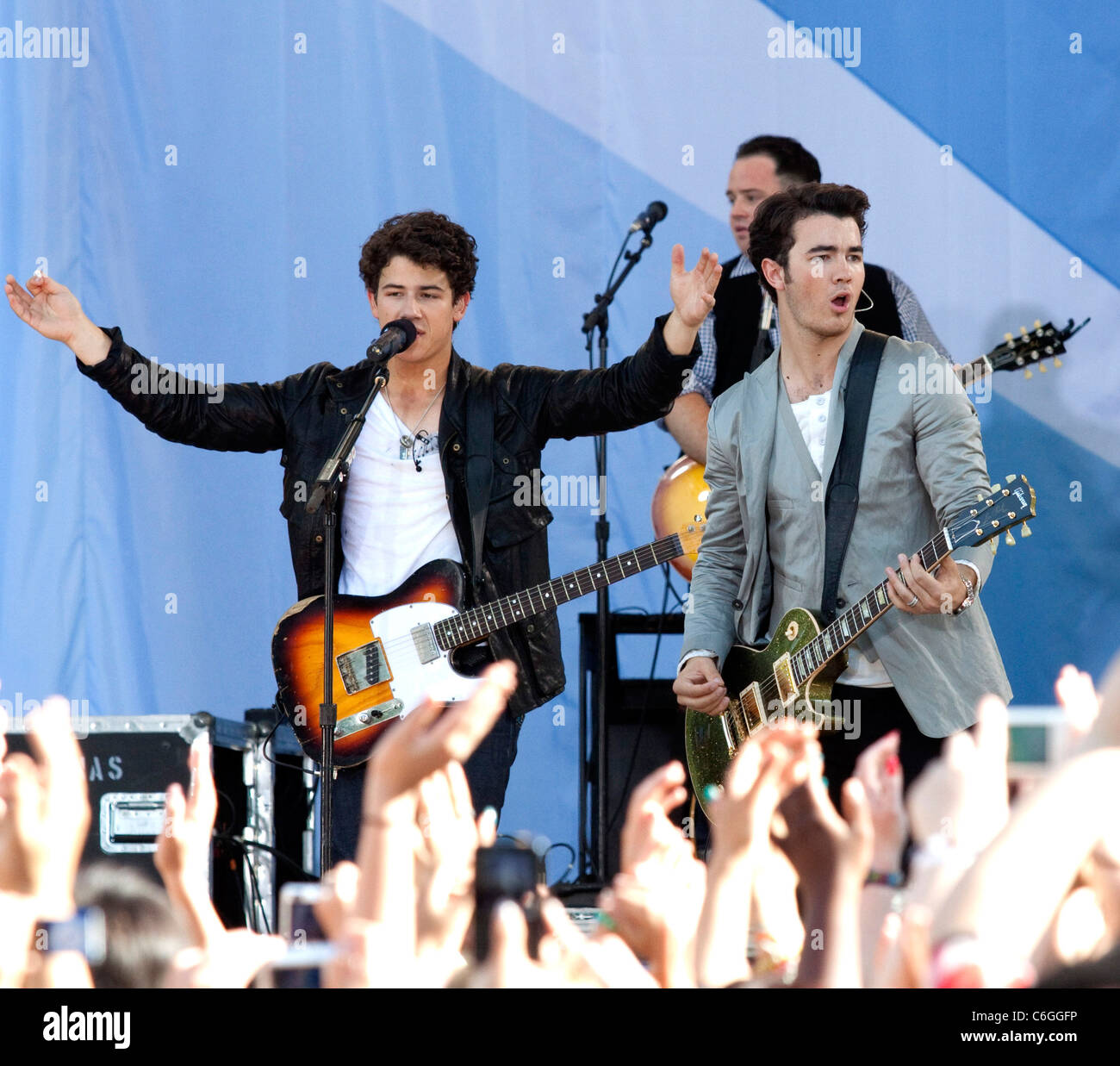 Nick Jonas and Kevin Jonas The Jonas Brothers perform for ABC's 'Good ...