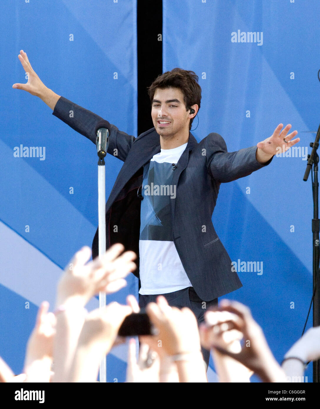 Joe Jonas The Jonas Brothers perform for ABC's 'Good Morning America ...