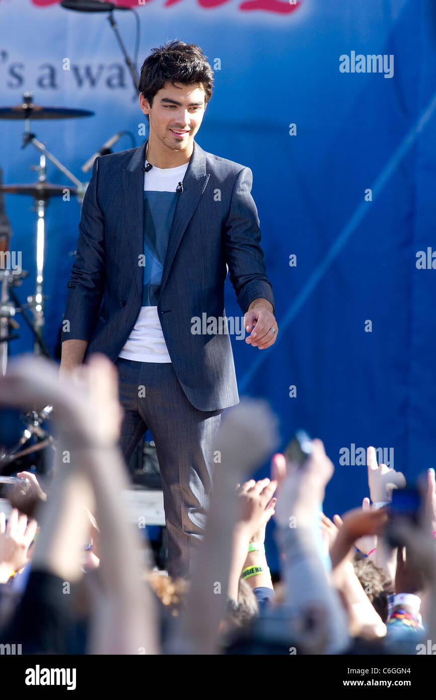 Joe Jonas The Jonas Brothers perform for ABC's 'Good Morning America ...