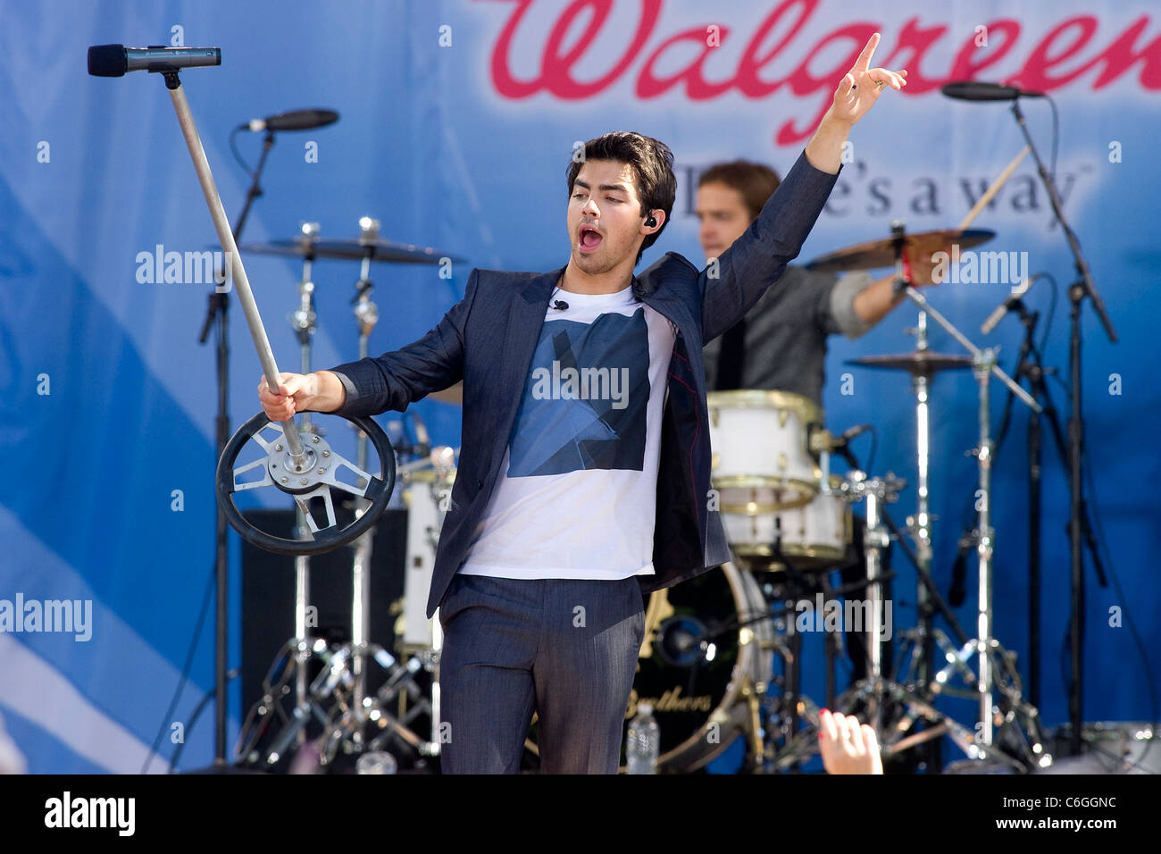 Joe Jonas The Jonas Brothers perform for ABC's 'Good Morning America ...