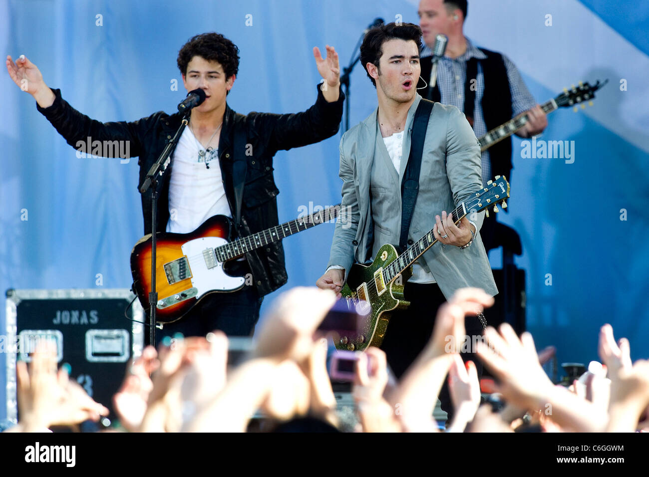 Nick Jonas, and Kevin Jonas The Jonas Brothers perform for ABC's 'Good ...