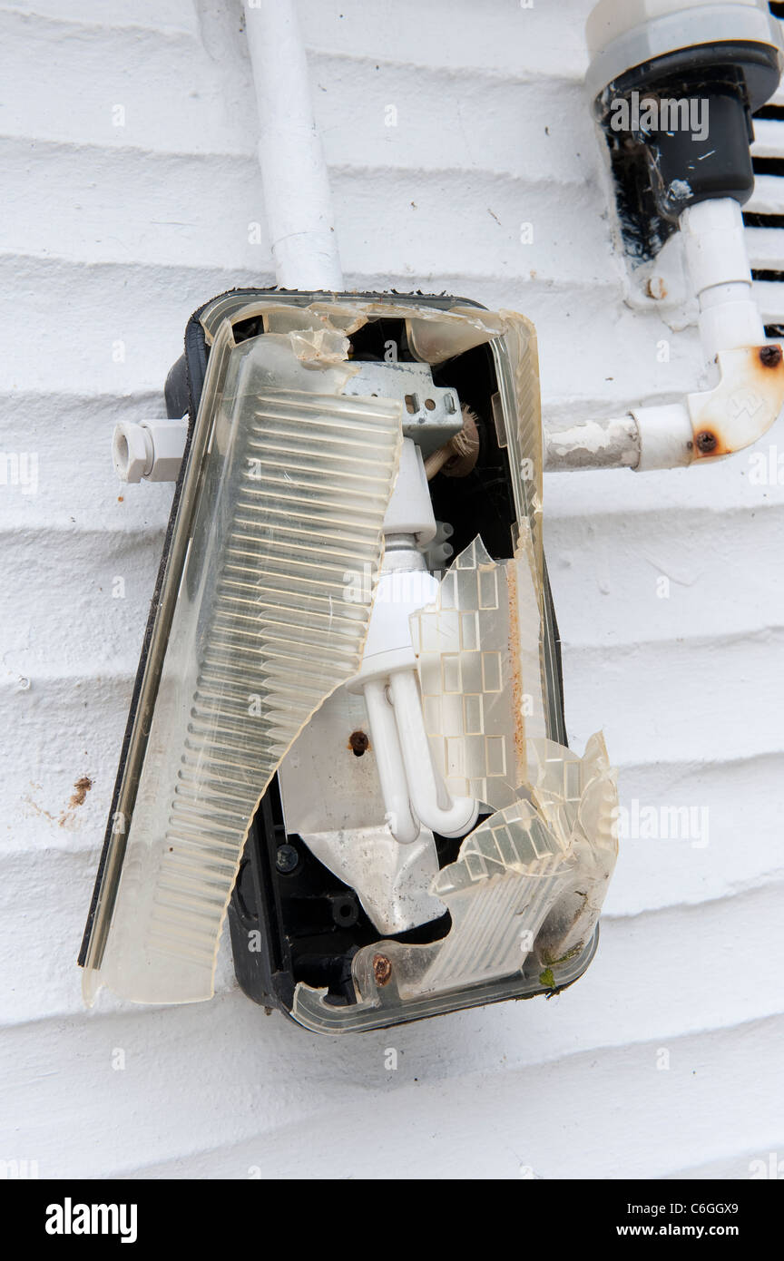 Security outside building hi-res stock photography and images - Alamy