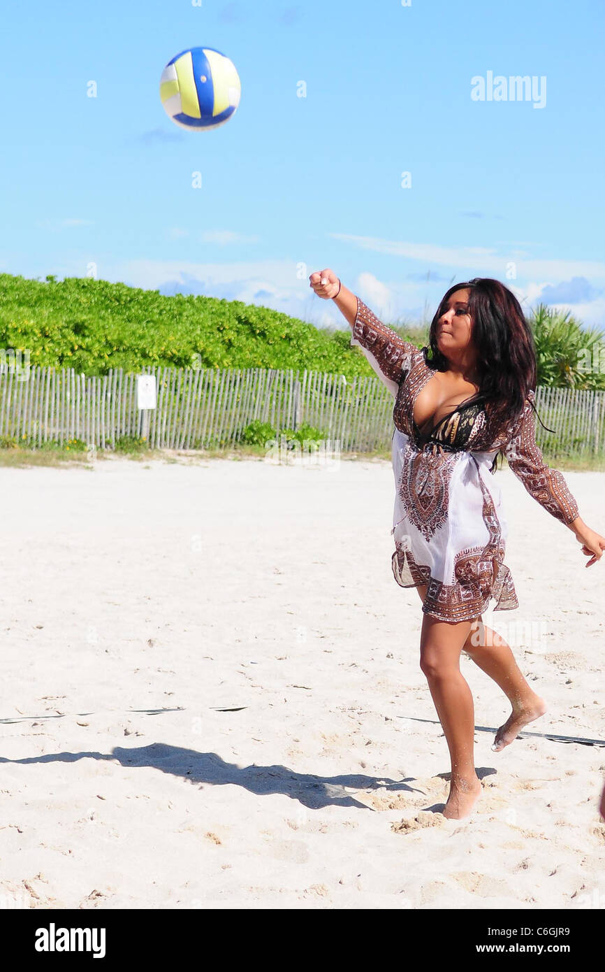 Nicole Snooki Polizzi Of Mtv Television Programme Jersey Shore Is