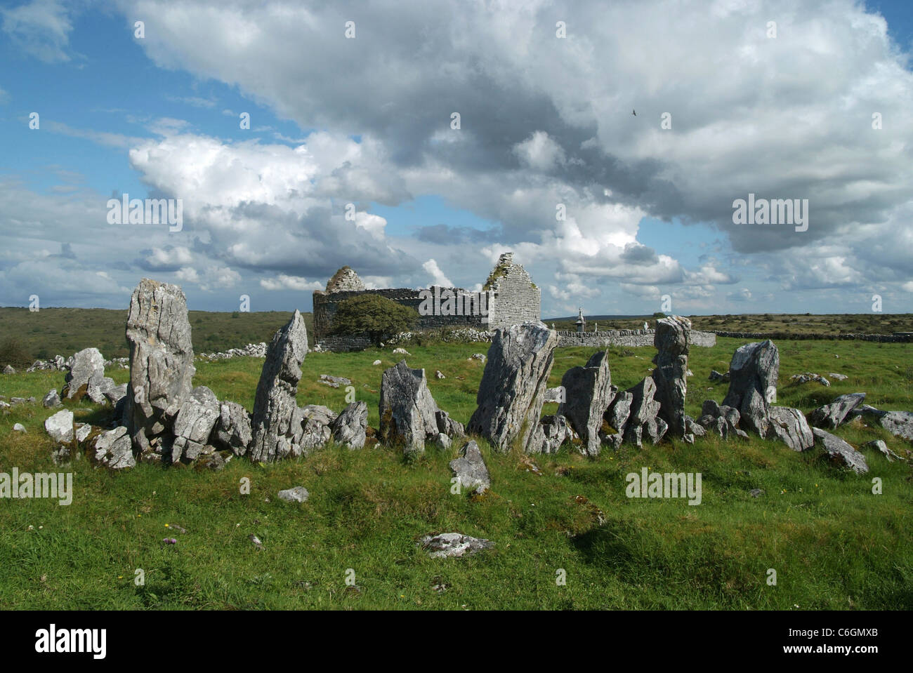Stone church in ireland hi-res stock photography and images - Alamy