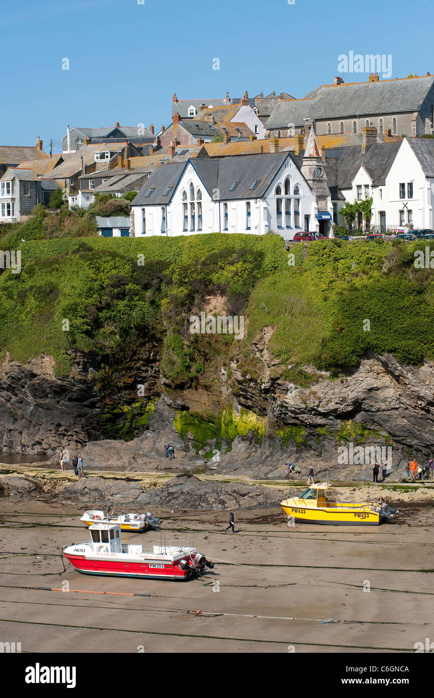 Cornish fishing port ports boats boat hi-res stock photography and ...