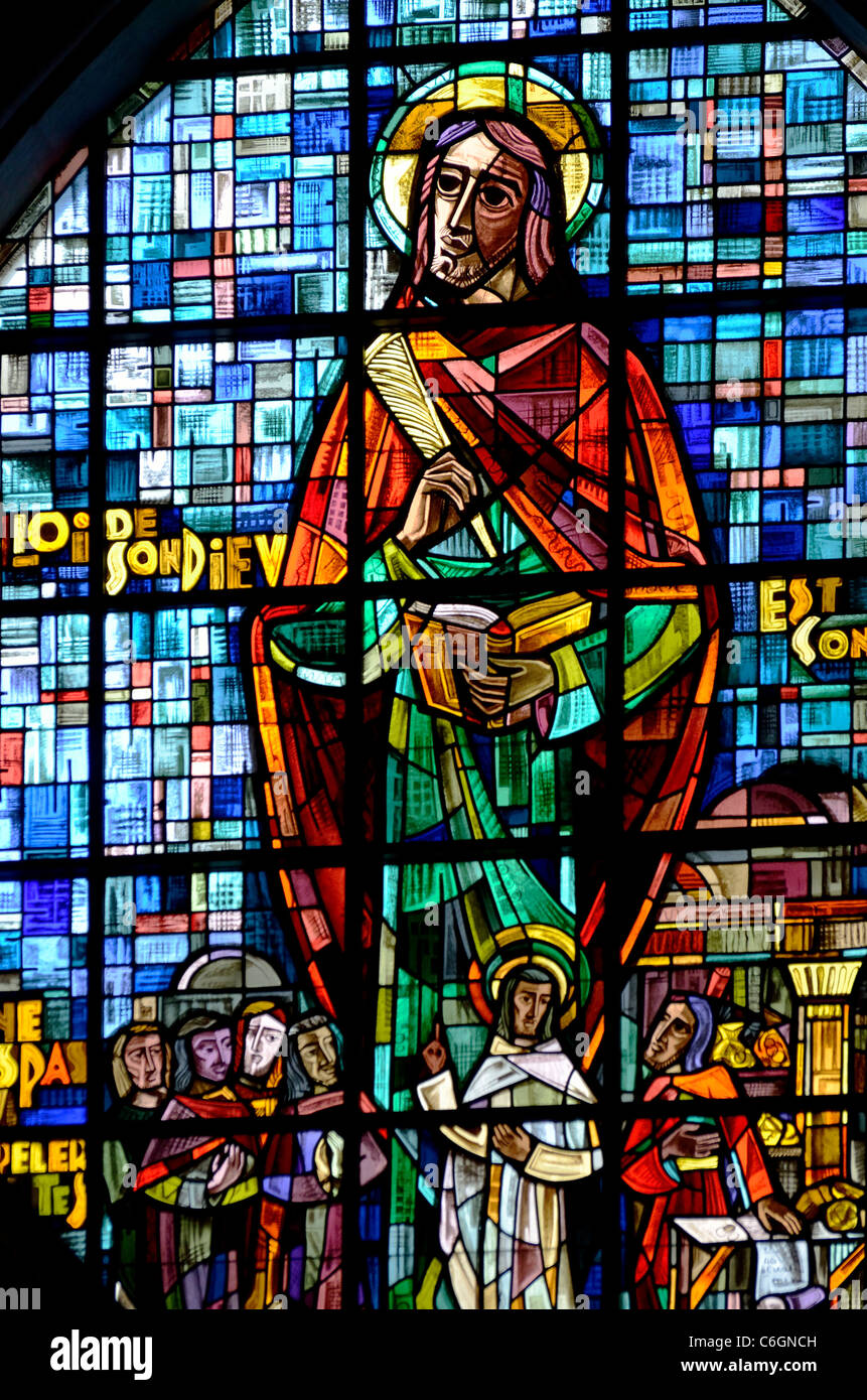 St nicholas stained glass window hi-res stock photography and images ...