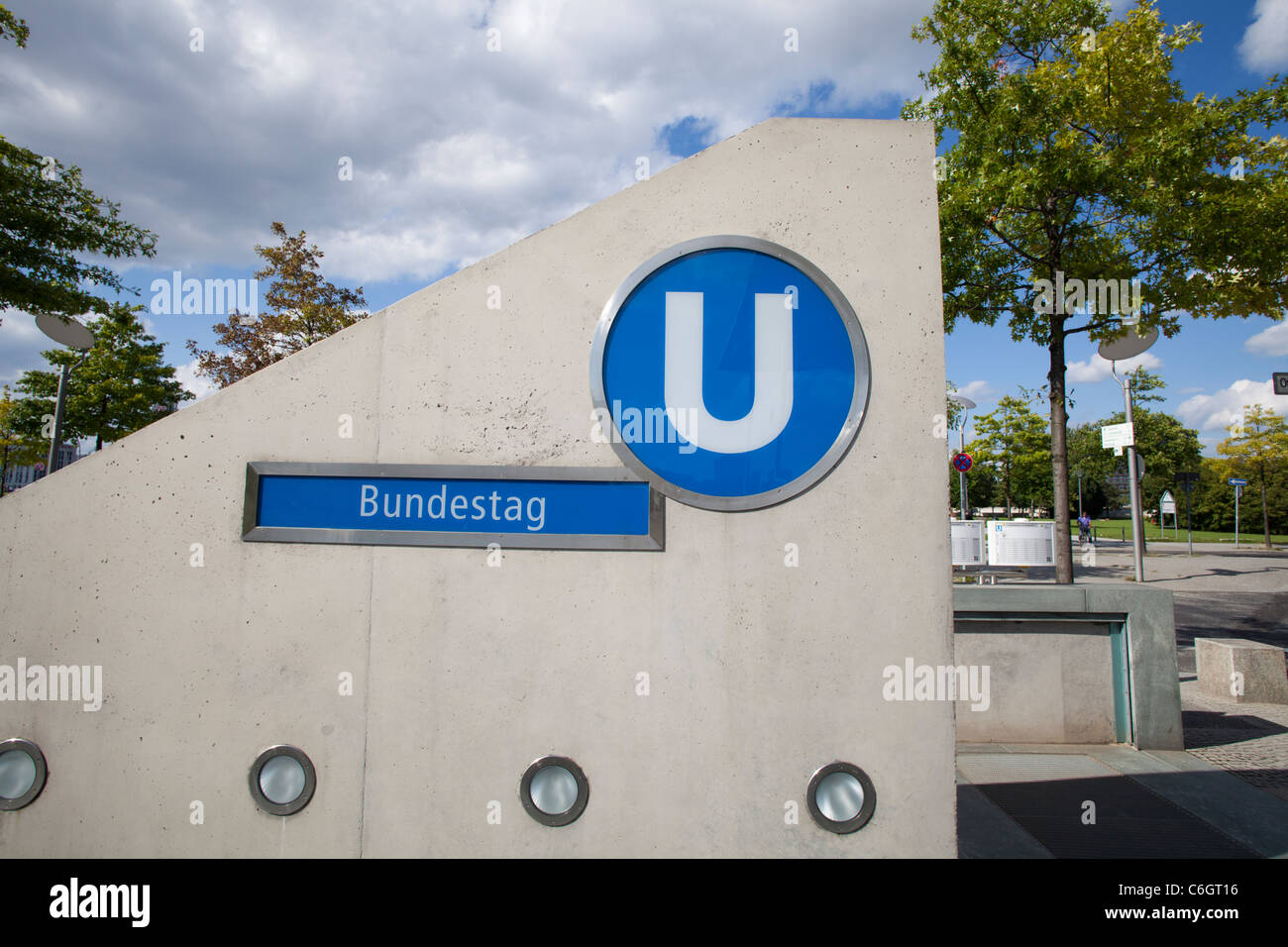 Bundestag new underground stop in berlin hi-res stock photography and ...