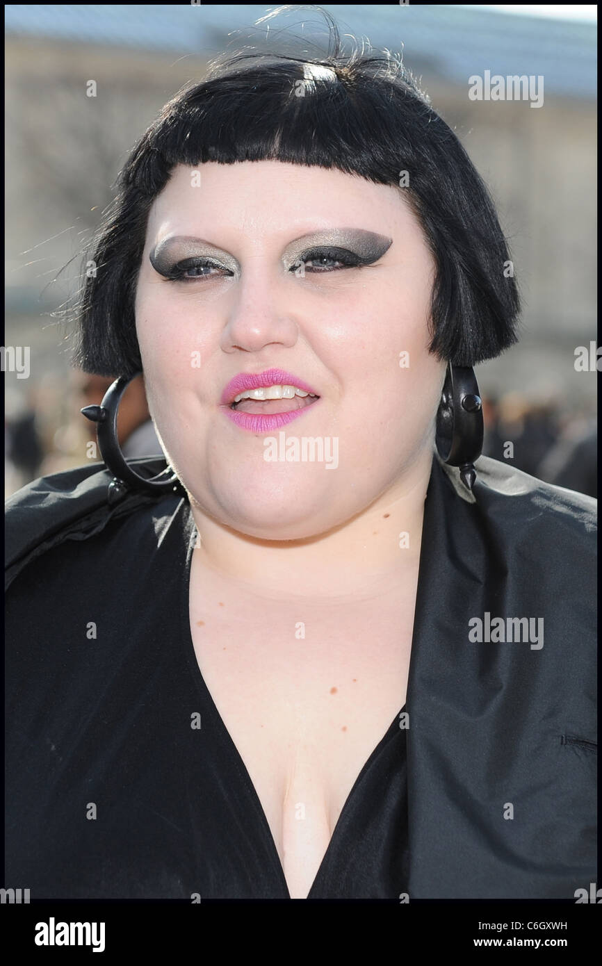 Beth Ditto Paris Fashion Week Ready to Wear Fall Winter 2010 - Viktor ...