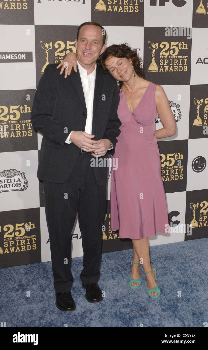 Clark Gregg & wife Jennifer Grey The 25th Film Independent Spirit ...